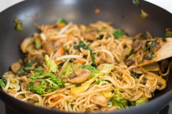 Perfect Chinese Noodles {Lo Mein}