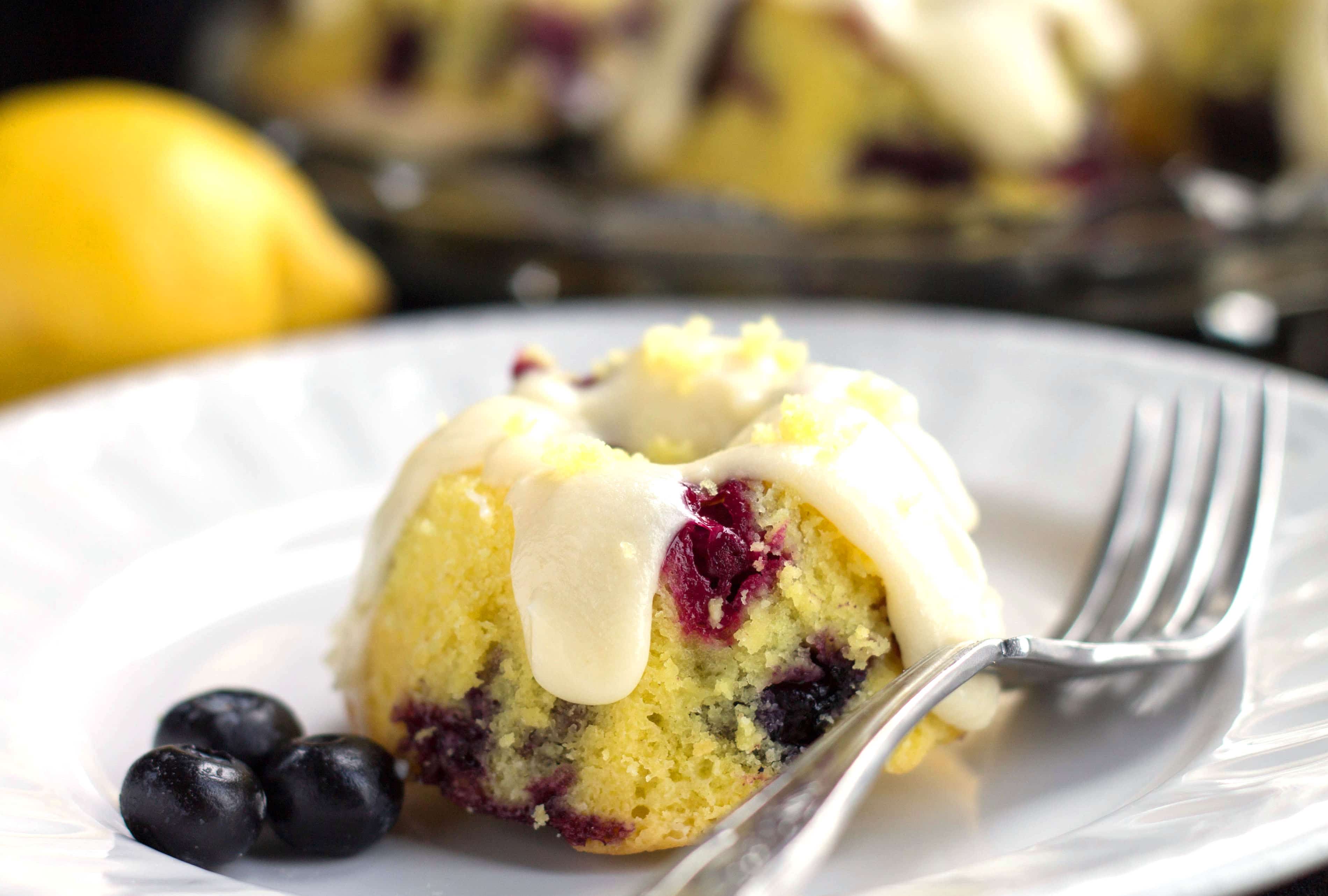 Lemon Blueberry Cakes & Lemony Cream Cheese Frosting - Erren's Kitchen