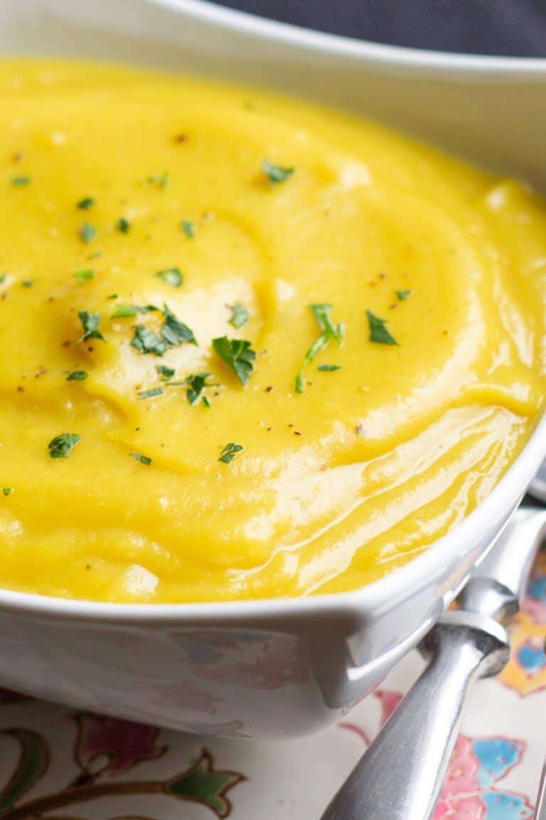 Low Fat Creamy Cauliflower Saffron Soup