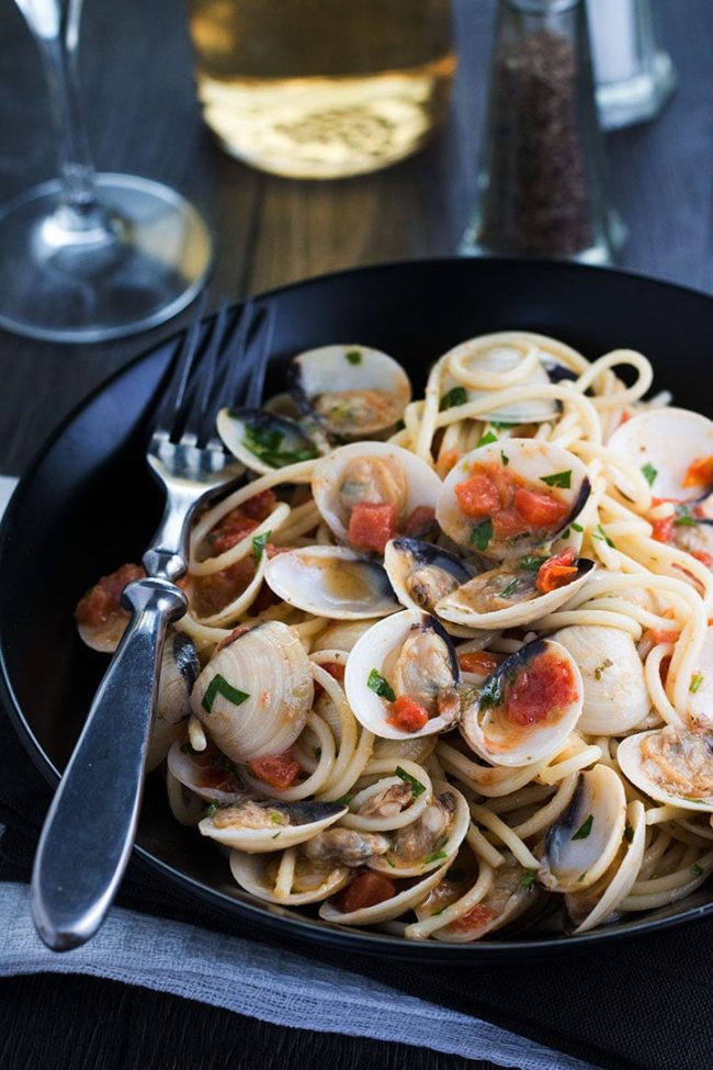 Spaghetti with Clam Sauce - Erren's Kitchen