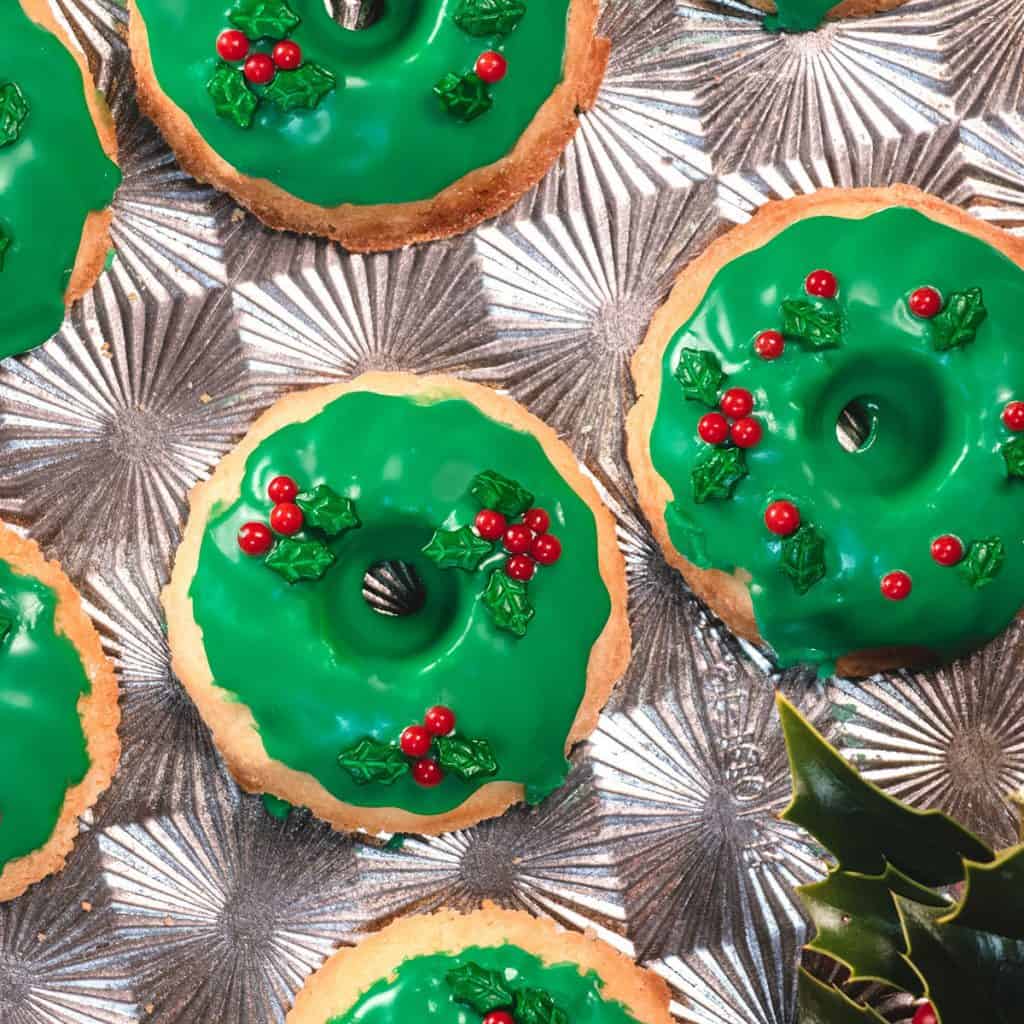 Christmas Wreath Cookies - Erren's Kitchen