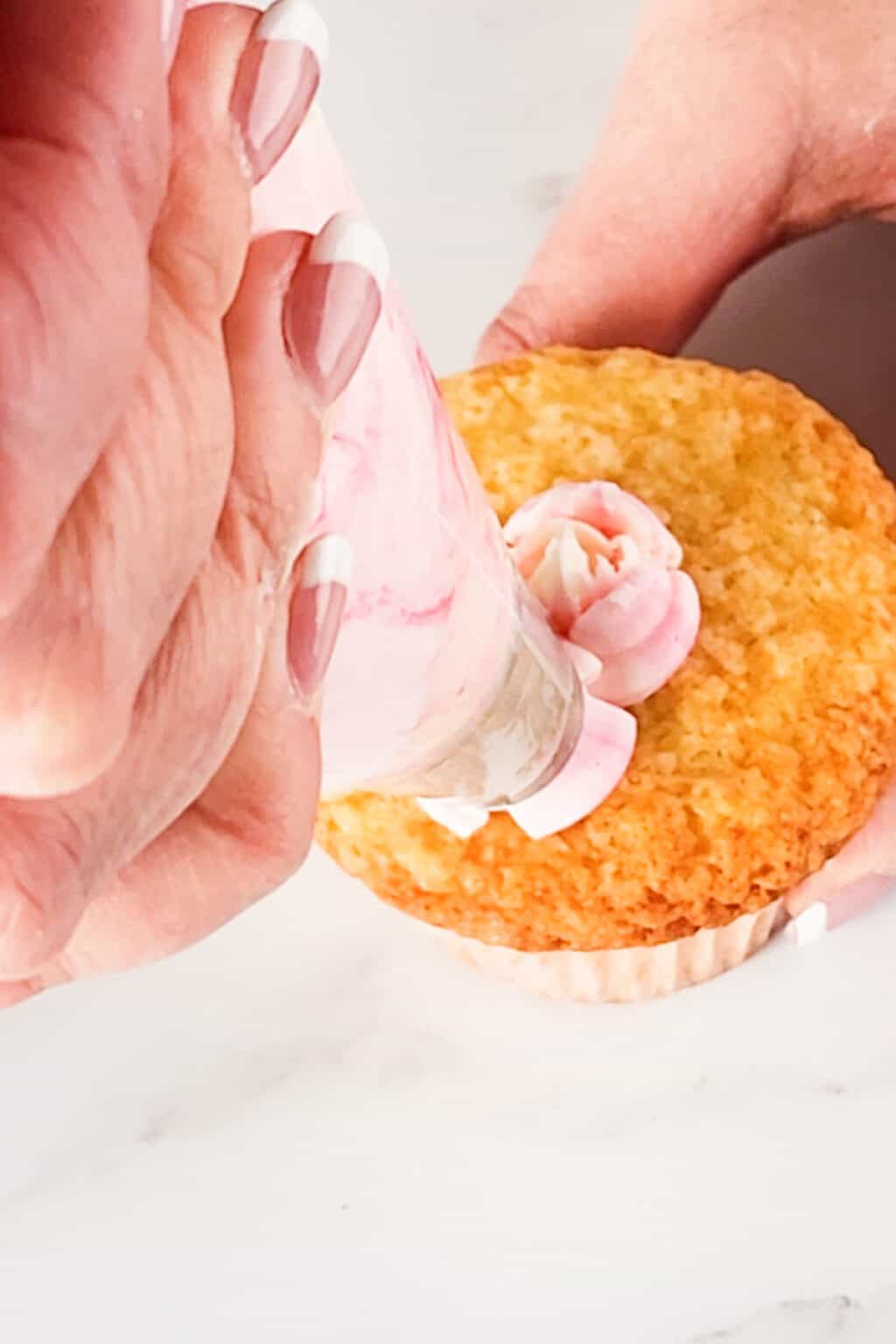 Easy Flower Cupcakes - Erren's Kitchen