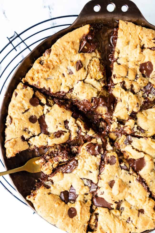 Pizookie Skillet Cookie