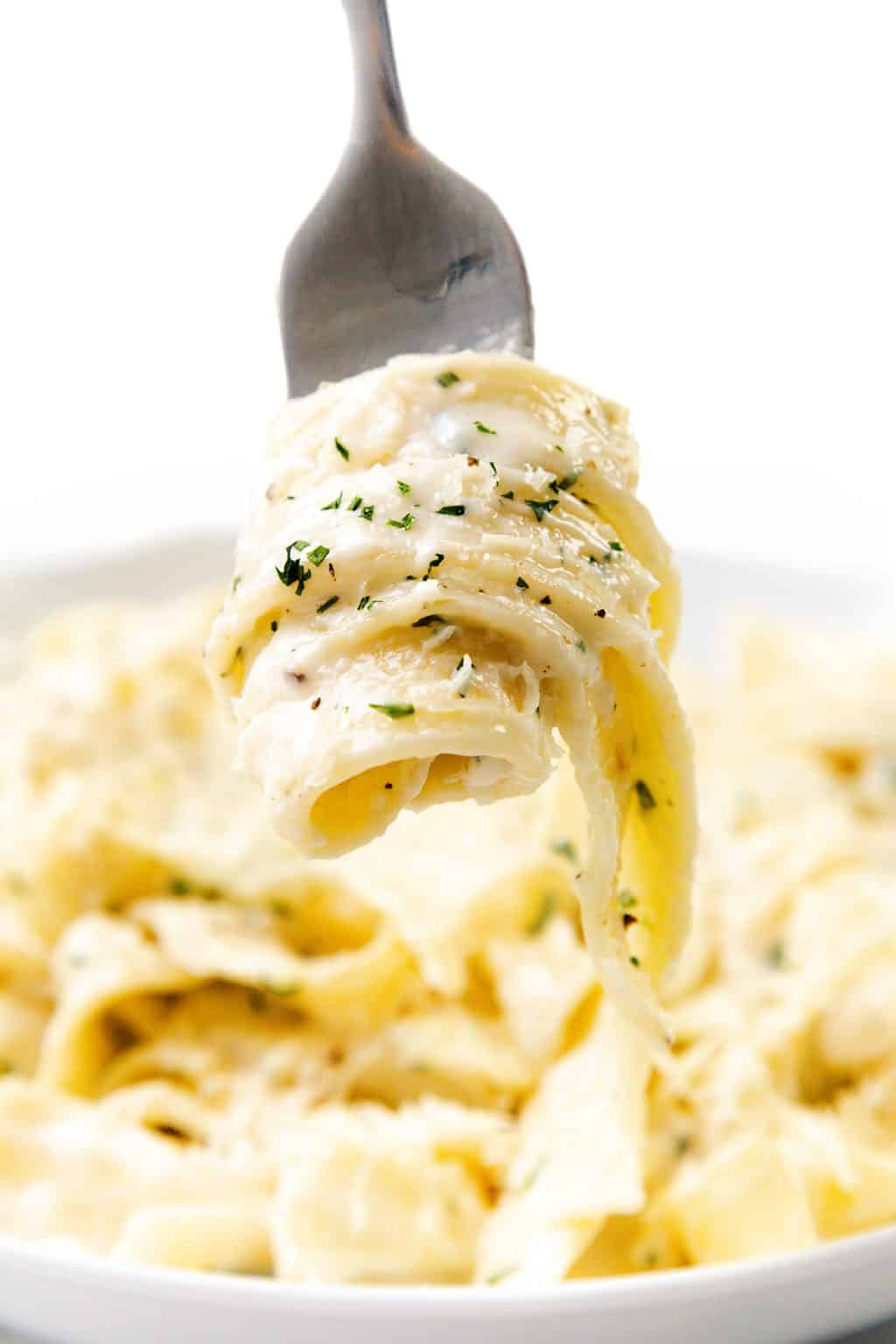One Pot Creamy Garlic Fettuccine Alfredo